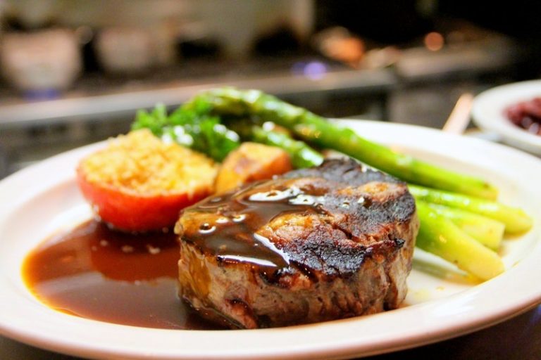Downtown Portland Restaurants: 9 Must-try Spots for Tasty Cuisine